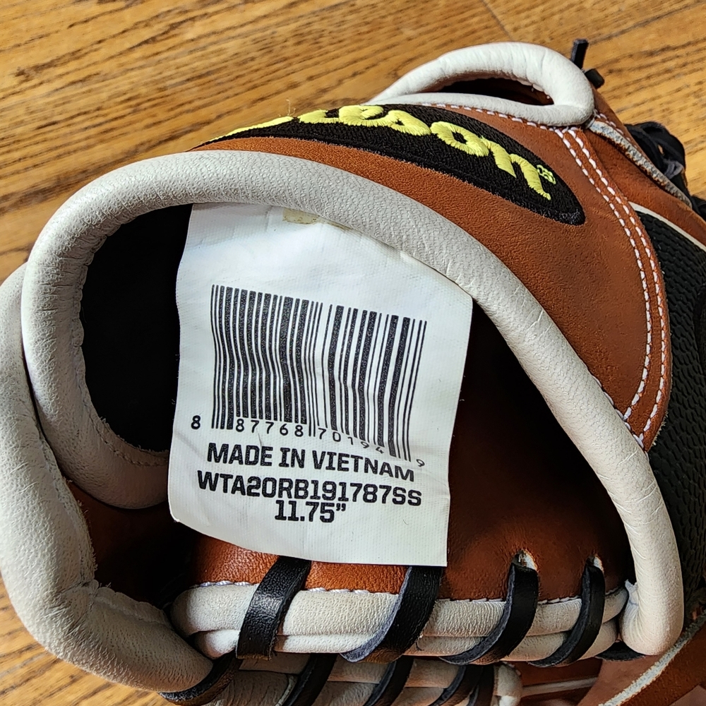 Wilson A2000 Baseball Glove - Gem